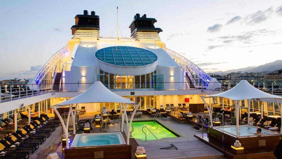 9 Critical Reasons To Use A Travel Agent To Book Your Cruise